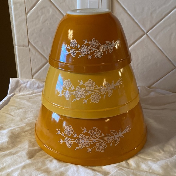 Pyrex | Kitchen | Vintage Pyrex Butterfly Gold Bouquet Nesting Mixing ...